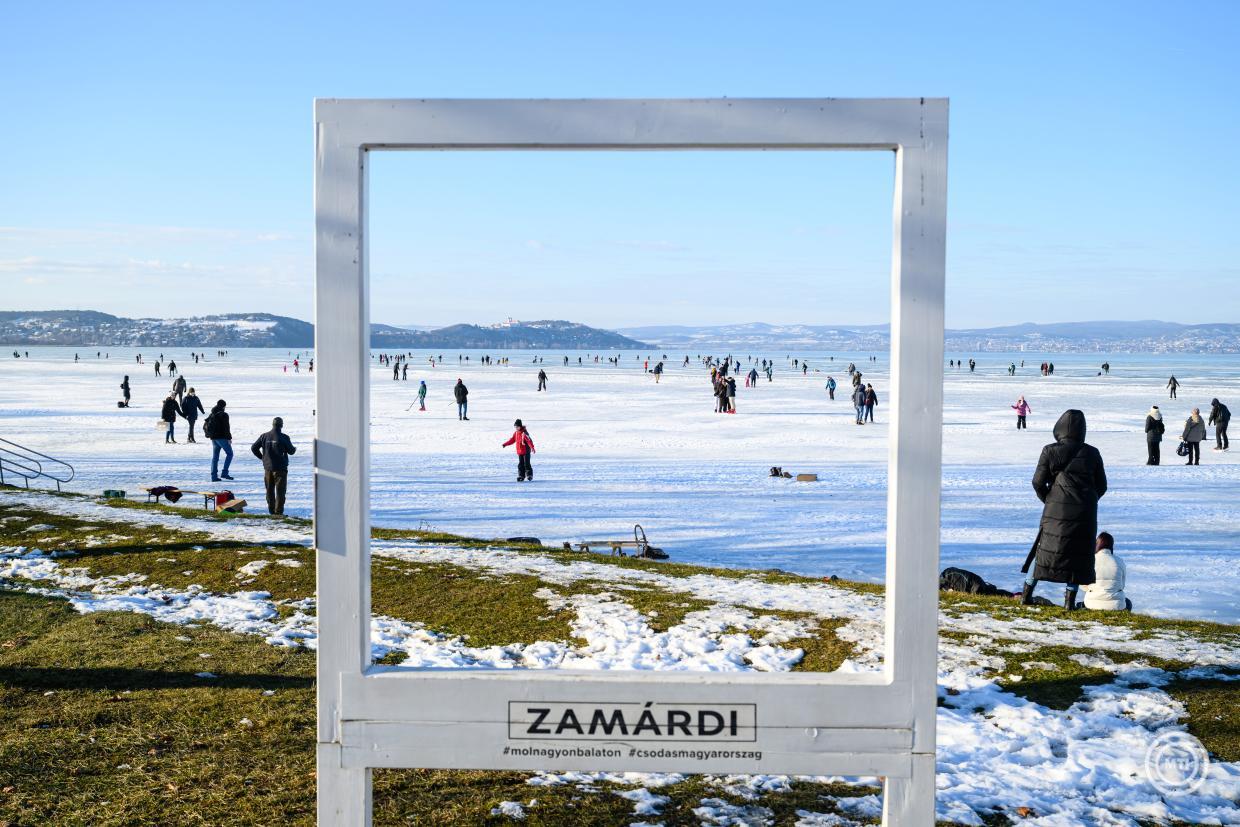 Photo Gallery: Lake Balaton Frozen Over – Pannonland.com